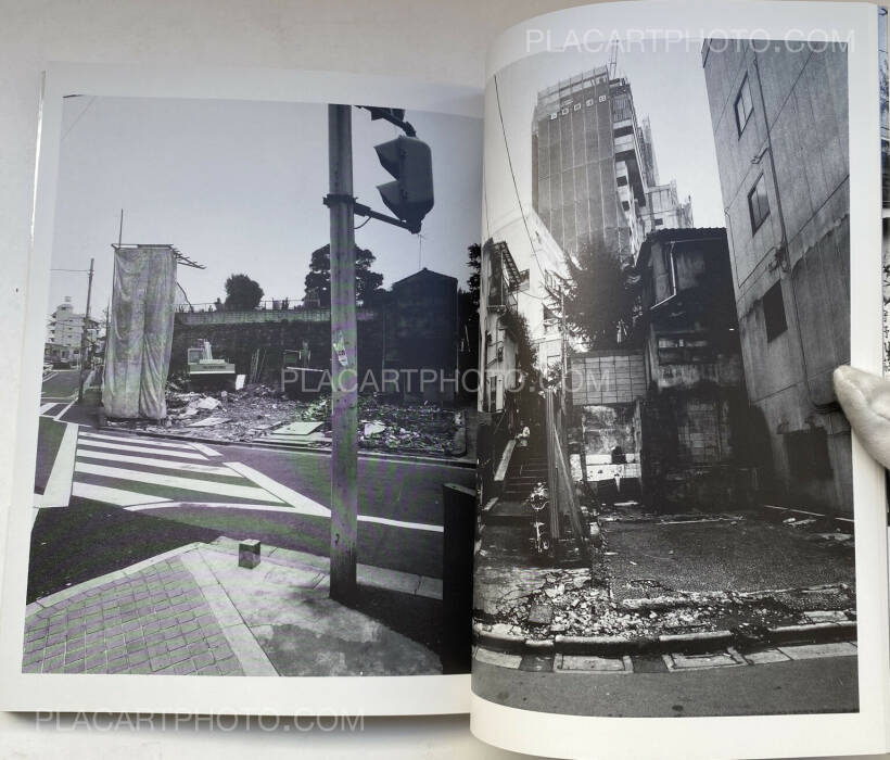 Nobuyoshi Araki: Fuyu e (Tokyo : a City Heading for Death) (WITH OBI ...